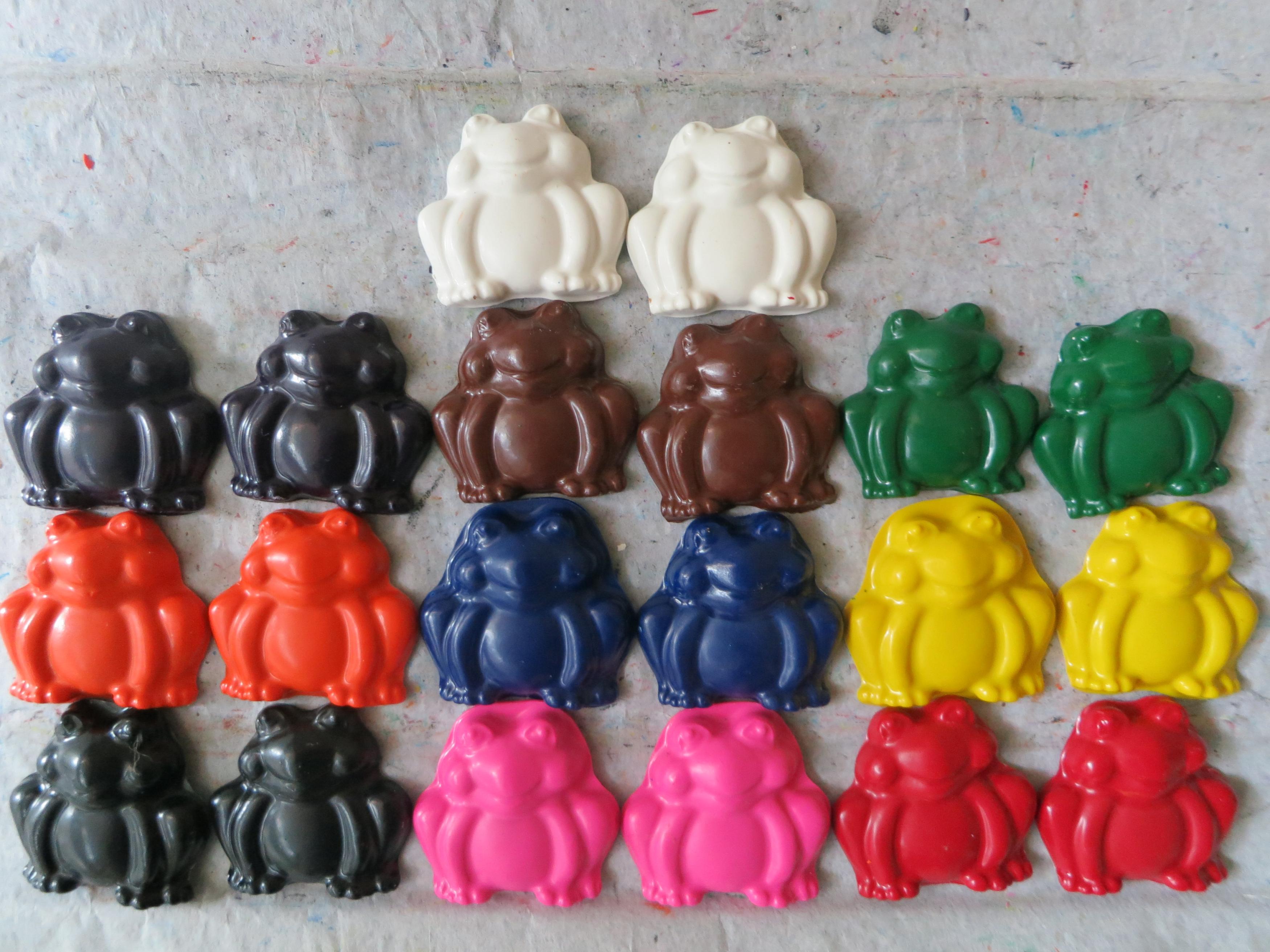 Sitting Frog Crayon Set Of 56 on Luulla